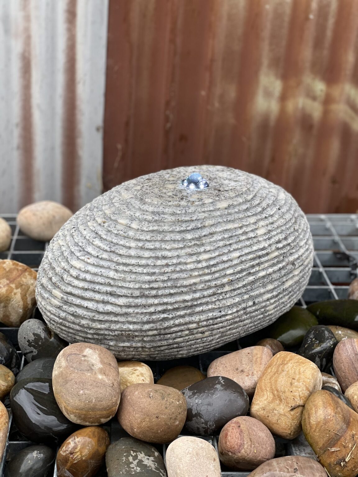 Cascading Pebble Light Grey Granite 40x26x20cm H – Eastern Connections